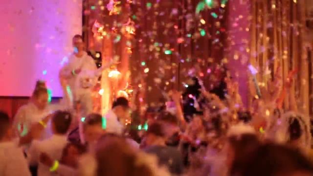 Бумажное шоу Applause_ дискотека в школе на выпускном.