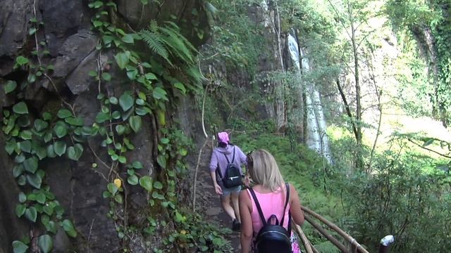 К водопаду Великан.