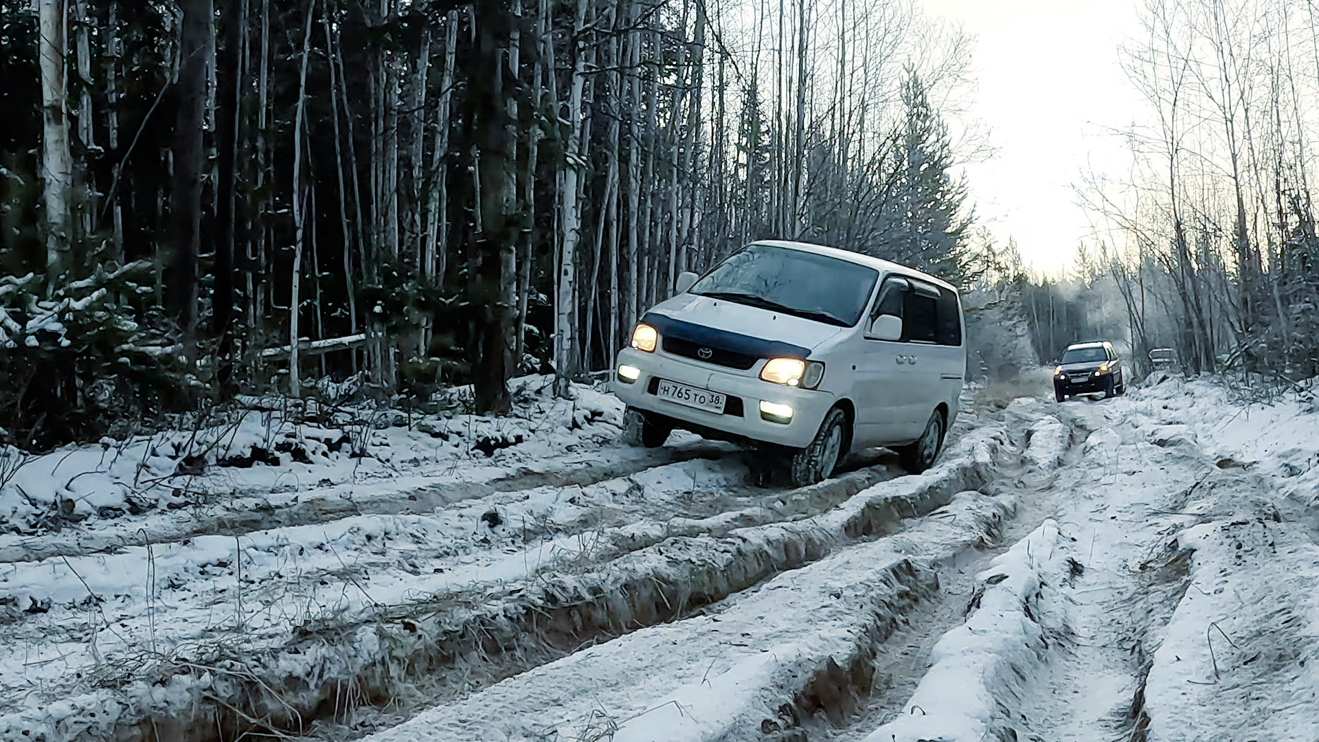 НА ПЕРВЫЙ ЛЁД В ЖОПЕНЯХ!!! РЫБАЛКА, УХА, ДЕВЧОНКИ