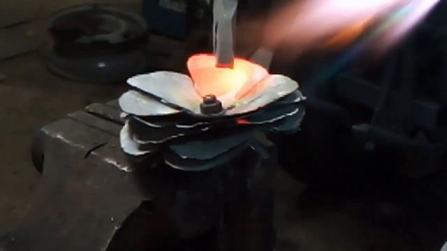 Роза из металла.