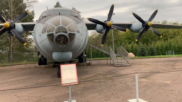Советский военно-транспортный самолет Ан-12