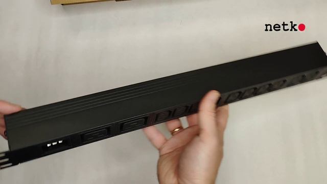 55786 Блок розеток 19", 16А, 10 розеток C13+2 розетки C19, без шнура, гнездо С20, высота 1U, чёрный