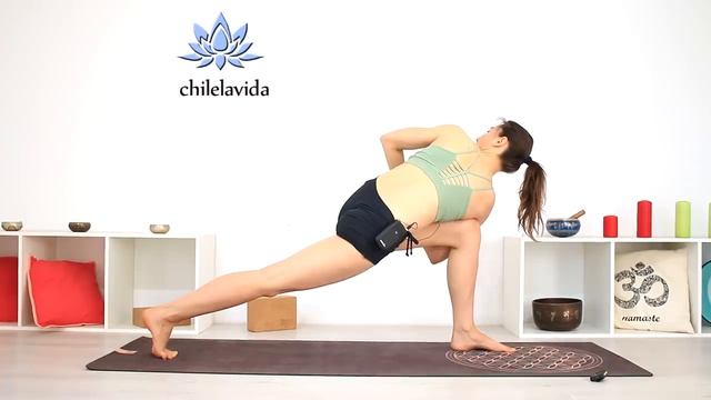 Йога для спины СКРУТКИ РАСТЯЖКИ СРЕДНИЙ УРОВЕНЬ.mp4