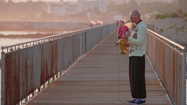 Саксофонист Syntheticsax - Aurora (Импровизация на саксофоне уличный музыкант) NuDisco House