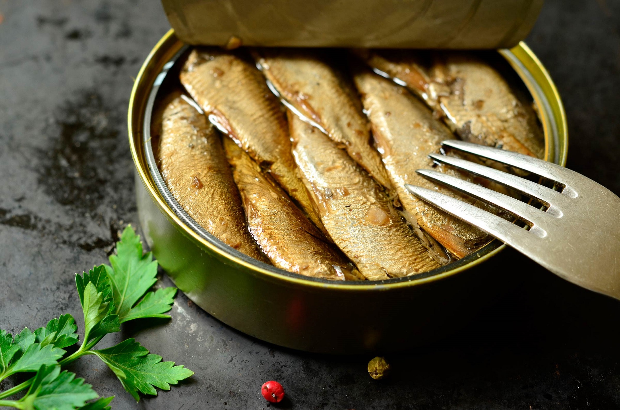 Шпроты. Особенности производства, свойства и противопоказания