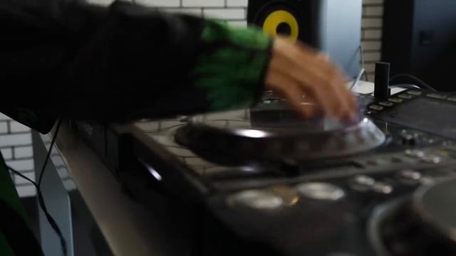 Miss Monique - MiMo Weekly Podcast #1 04.09.2018 [Progressive Music] [5L2nBYFngZI].mp4