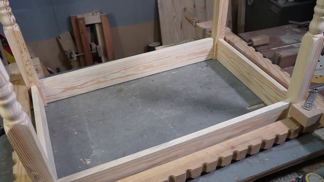 Изготовление кухонного столика. Завершающие операции и начало покраски . Часть 5