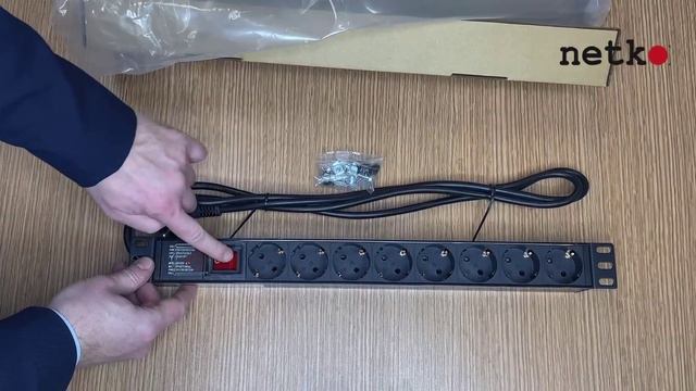 55581 Блок розеток 19", 16А, 8 розеток, шнур 2м, выключатель, черный Netko "S" распаковка