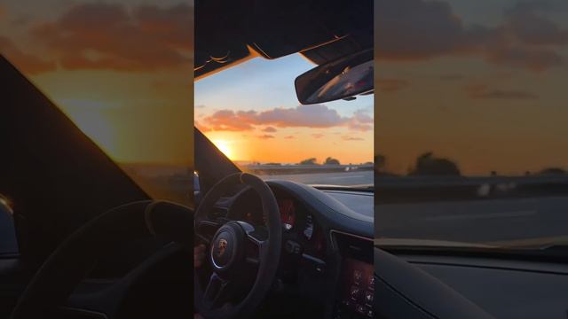 На побережье