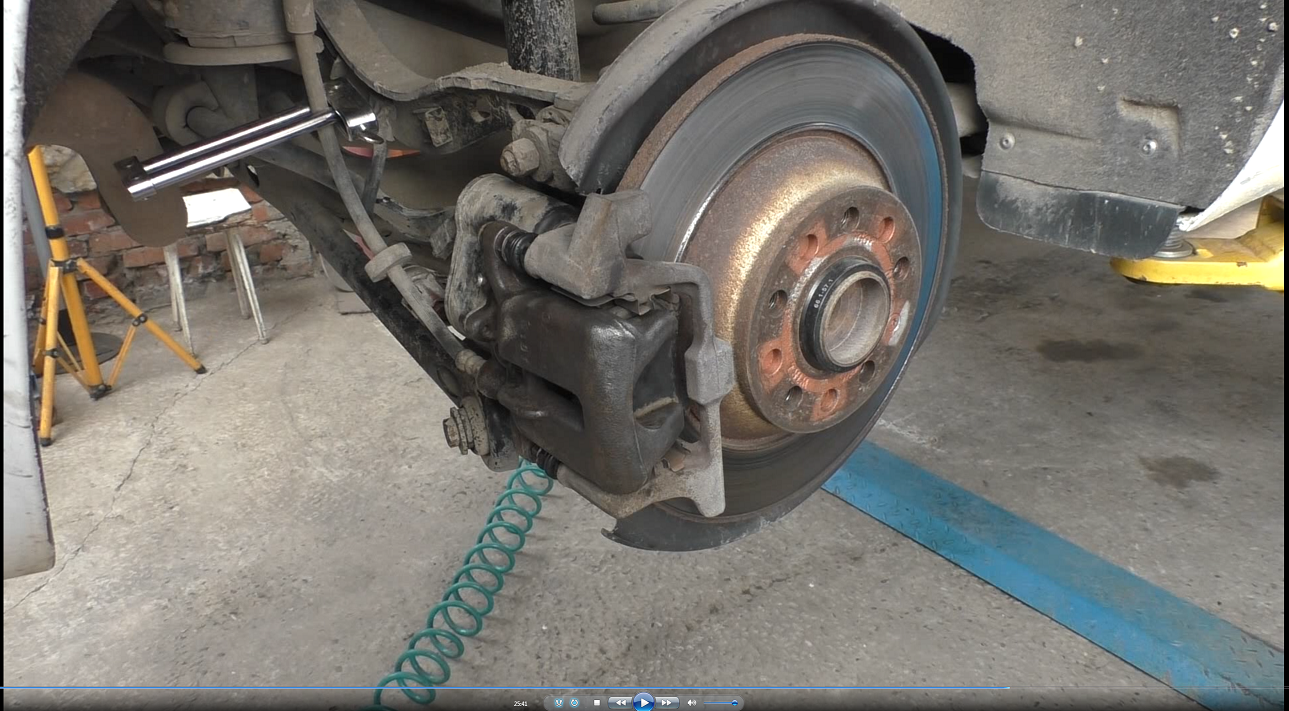 Переборка задних суппортов на АУДИ А6 2008 AUDI A6 2,0 BPJ