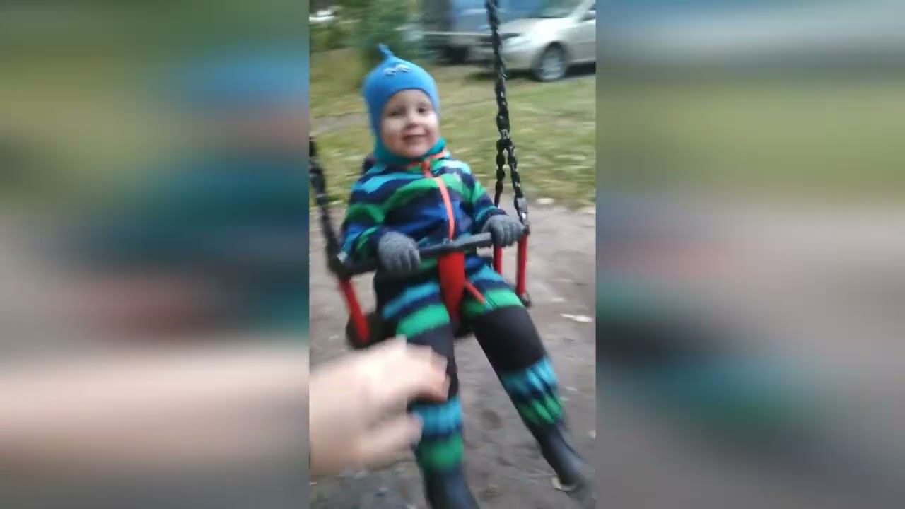 Маленький Лёва - гуляем