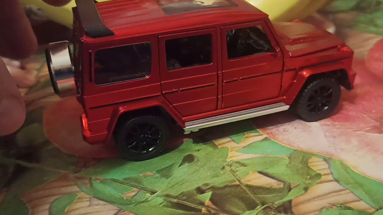 Игрушечная машинка Мерседес