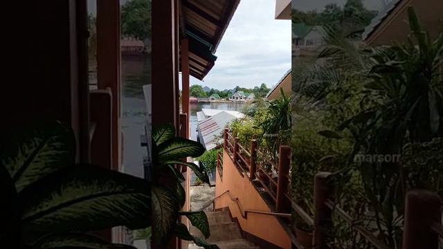 просто веранда, река и закат. пасмурно. канчанабури กาญจนบุรี kanchanaburi