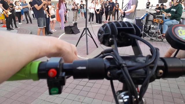 Вечерний Севастополь.Катаюсь с женой.Уличные музыканты