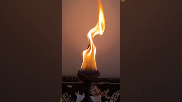 так горят магические свечи