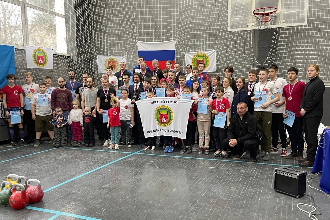 Рывок 19 смена Е. Понкратов Я. Горячев Д. Бурлаков, Р. Корольков И. Торгов В. Куликов #гиревойспорт