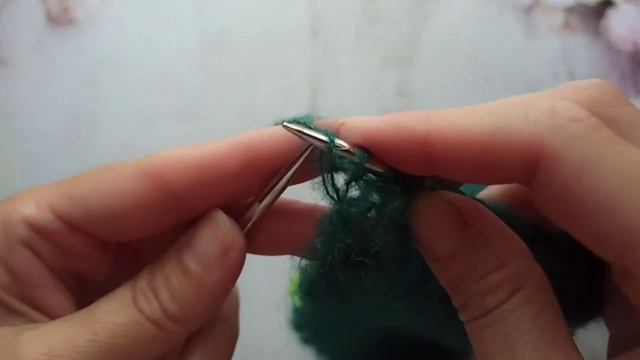 Для тех, кто не любит вязать по кругу. Полое вязание. Прибавки в рукаве.