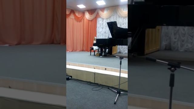 Александра Пермякова 5 лет. Конкурс в музыкальной школе 1 место. Кабалевский Д.Б. Клоуны..mp4