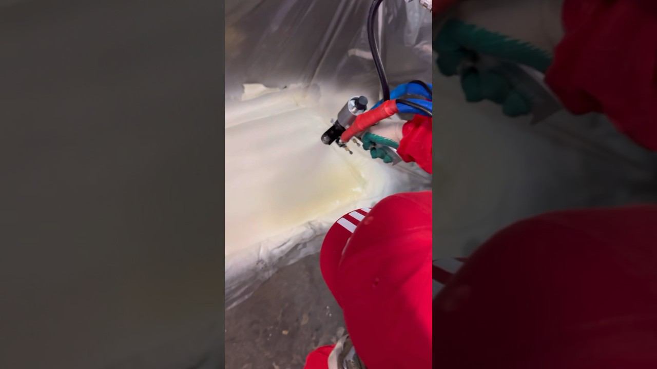 Пылим образцы новых ППУ. #ппу #строительство #пенополиуретан #технопена #tehnospreyer