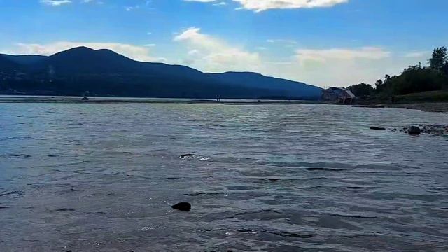 Летний день на Енисее у Успенского мужского монастыря в пос.Удачный (2022)