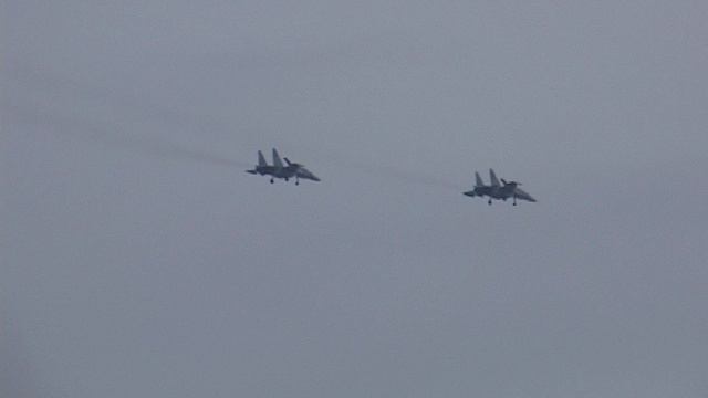 Су-27 идут на посадку.