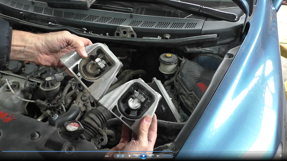 Замена подушки ДВС со стороны коробки передач на Honda Civic 1,8 Хонда Цивик 2008 года