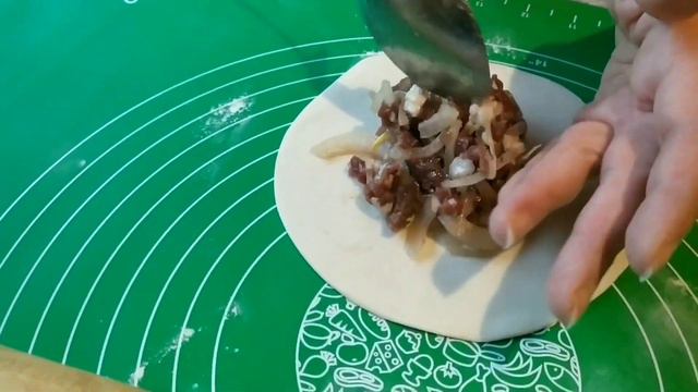 Манты с мясом.