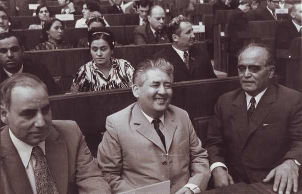 Мирзо Турсунзода - Шоиро, аз сӯхтан дорӣ хабар