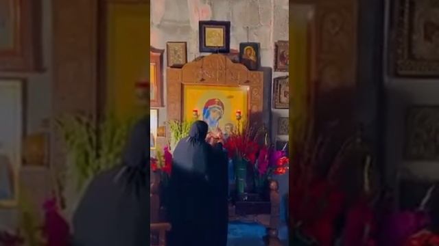 ? Красивое песнопение к Пресвятой Богородице!