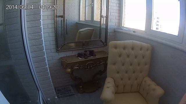 Ремонт квартир в Йошкар-Оле. Интес. Вариант отделки балкона декоративным камнем и ламинатом.