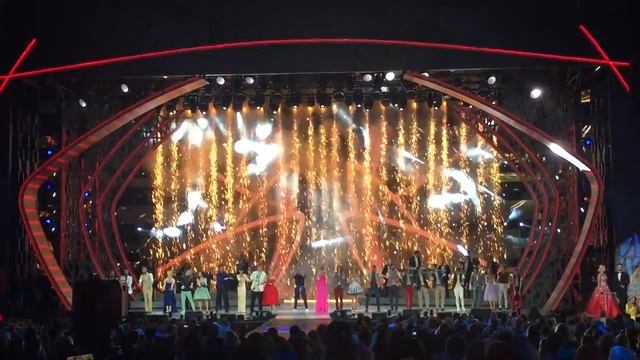 Эффект падения искр "Огнепад" на Новой Волне 2016