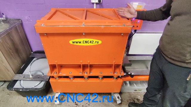 Демонстрация навесного сепаратора и низкой шумности лотковой виброгалтовки объемом 150 литров.