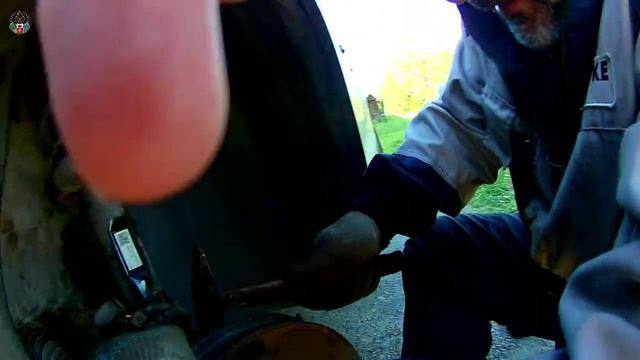 УСТАНОВКА ПЕРЕДНИХ АМОРТИЗАТОРОВ И ПРУЖИН VW TIGUAN.mp4