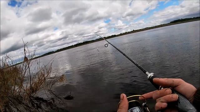 сломал удочку на рыбалке.