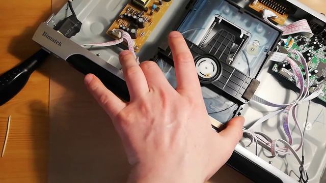 Вскрытие dvd плеера bimatek d-1152 vkp