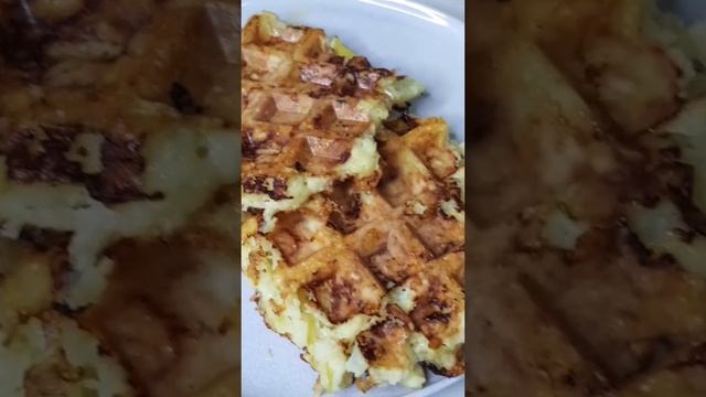 Сладкие вафли с яблоком