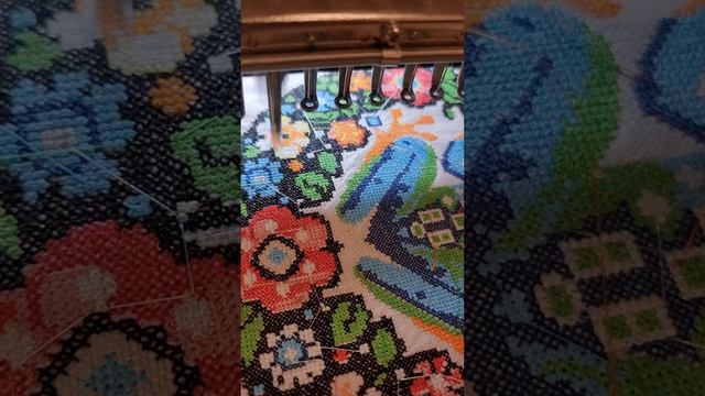 Как же красиво, и это только начало. Вышивка на шоппер, а можно и на майку.