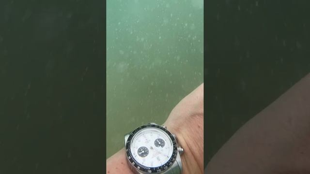 КУПАЕМ ЧАСЫ В ОКЕАНЕ