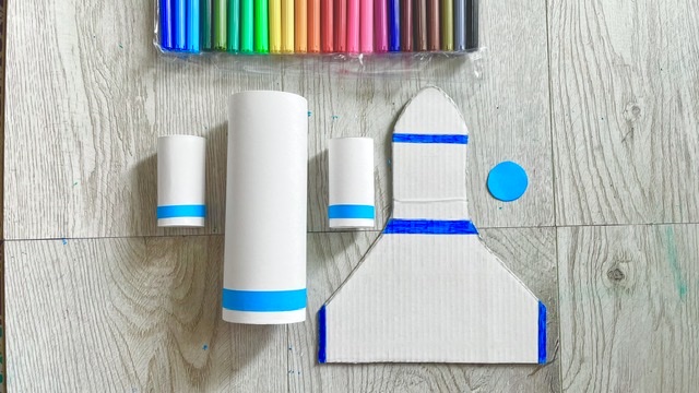 Как сделать ракету своими руками Легко и Просто из бумаги Поделки ко дню Космонавтики к 12 апреля