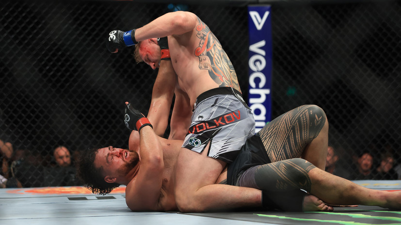 Россиянин Волков одержал третью победу подряд в UFC