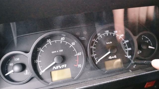 Почему стрелка указателя тем-ры охлаждающей жид-ти бегает вверх вниз? 
Как проверить исправность