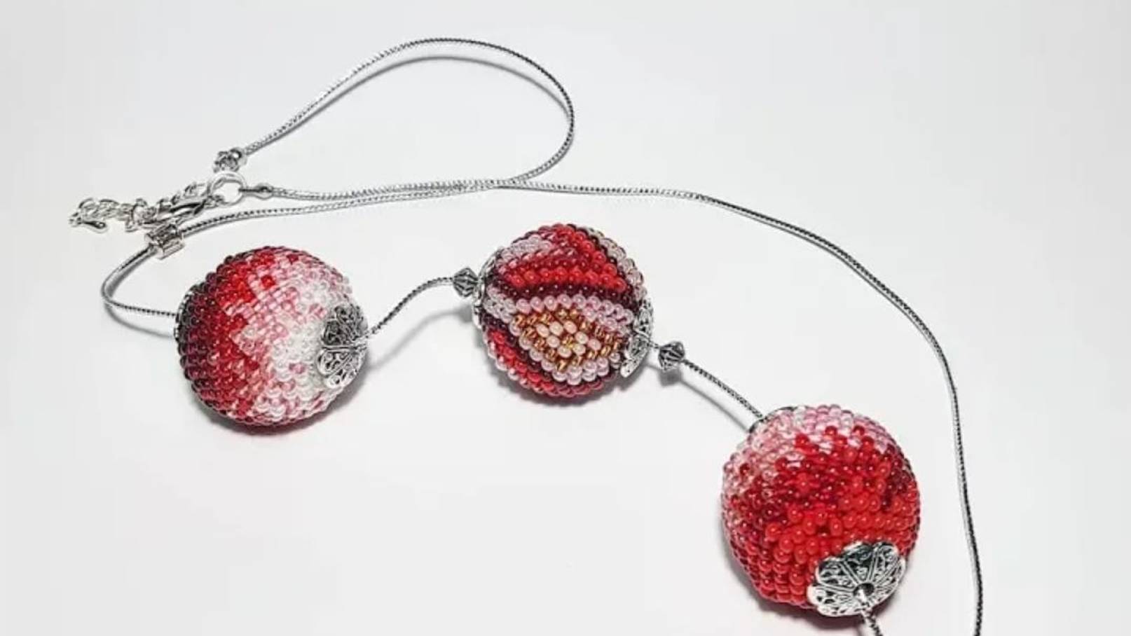 Бусины обвязанные бисером. Колье из бусин. Обзор. TUTORIAL. DIY