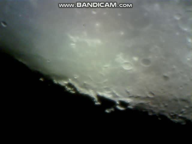 Луна, снятая через телескоп на дешёвую веб-камеру