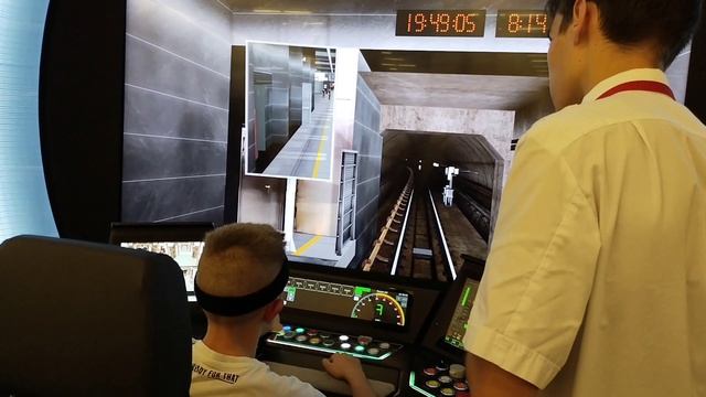 выставка на манежной площади можно зайти в кабину машиниста!