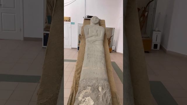 каменное изваяние