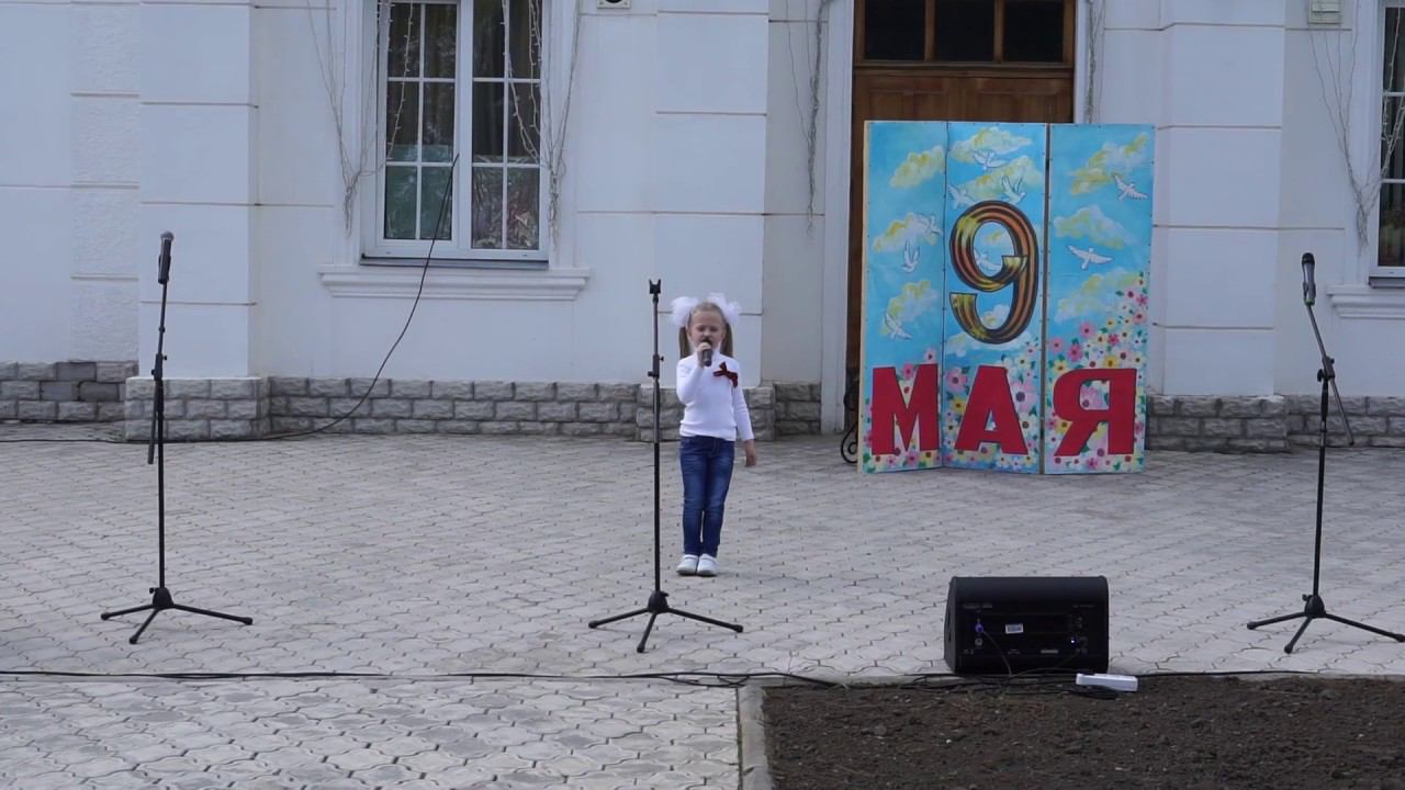 Аня Белова "Мой дед уходил на войну". Выступление на концерте в Ясной Поляне 9 мая 2016.