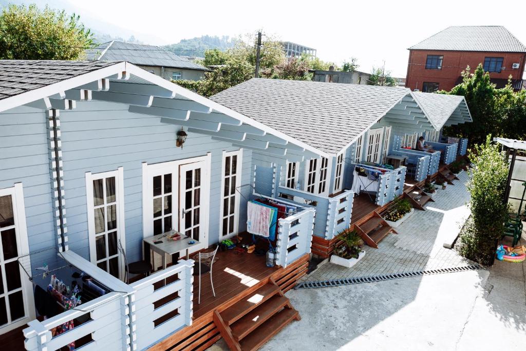 Отдых в Гагре недалеко от моря. Коттеджи под ключ в Гагре недорого. «Эко-домики» БАЗА ОТДЫХА