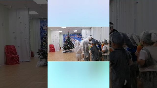 Новогодний утренник в младшей группе "Волшебный фонарик"