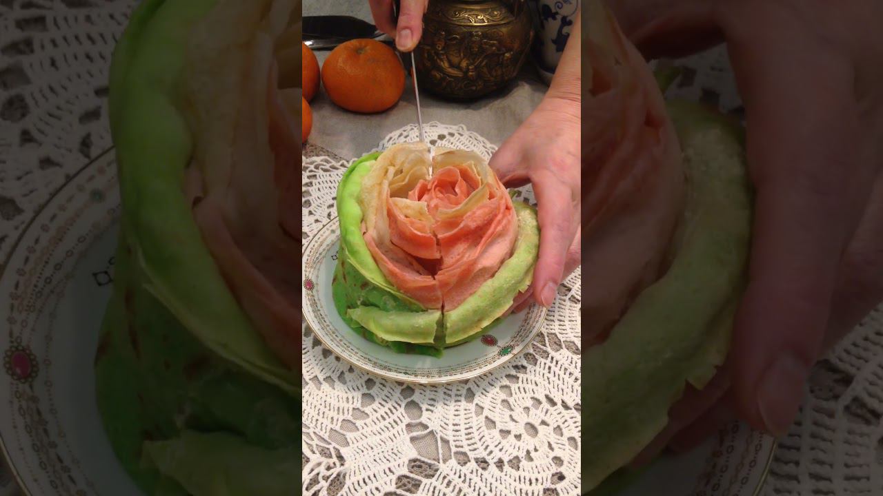 Блинный торт в виде цветка