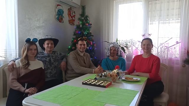 Поздравление с Новым 2024 годом команды КВН "Кому фисташки?" ИММиД КФУ г Симферополь (вторая версия)